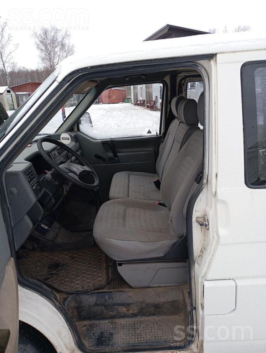 White Volkswagen T4 1996 in Rezekne, with an engine capacity of 2.50 L and mileage of 642 thousand km for 1750 €, photo 5 on AUTOMOTO.COM.LV