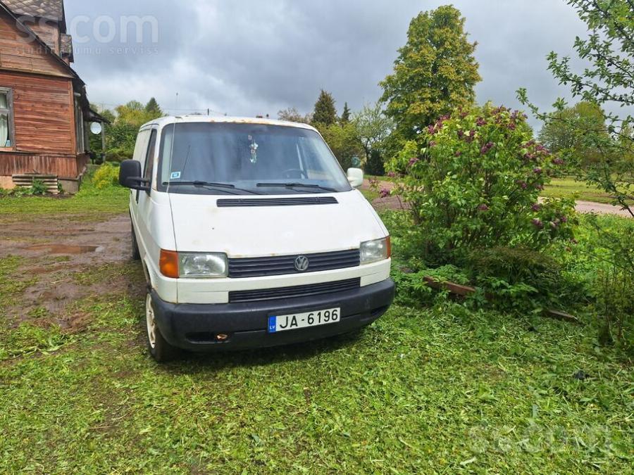 Белый Фольксваген Т4 1998 в Екабпилс, объемом двигателя 2.40 л и пробегом 614 тыс. км за 1900 €, фото 1 на AUTOMOTO.COM.LV