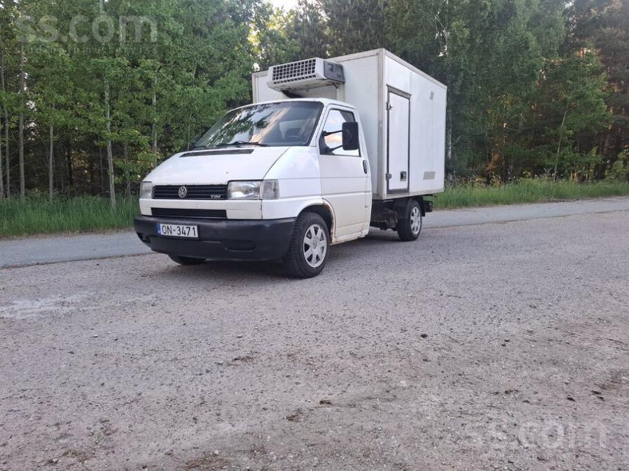Белый Фольксваген Т4 1998 в Елгава, объемом двигателя 2.50 л и пробегом 325 тыс. км за 3500 €, фото 1 на AUTOMOTO.COM.LV