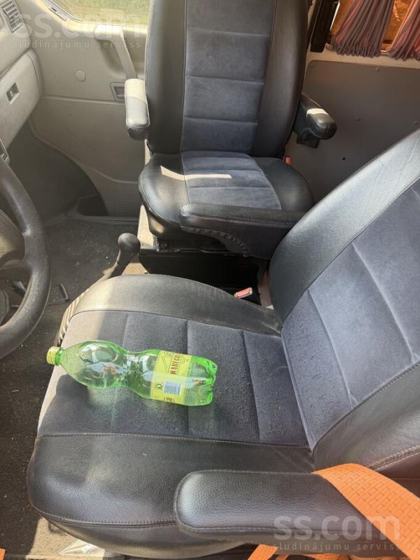 Balts Volkswagen T4 1998 Rīga, ar dzinēja tilpumu 2.50 L un nobraukumu 300 tūkst. km par 2800 €, foto 5 vietnē AUTOMOTO.COM.LV