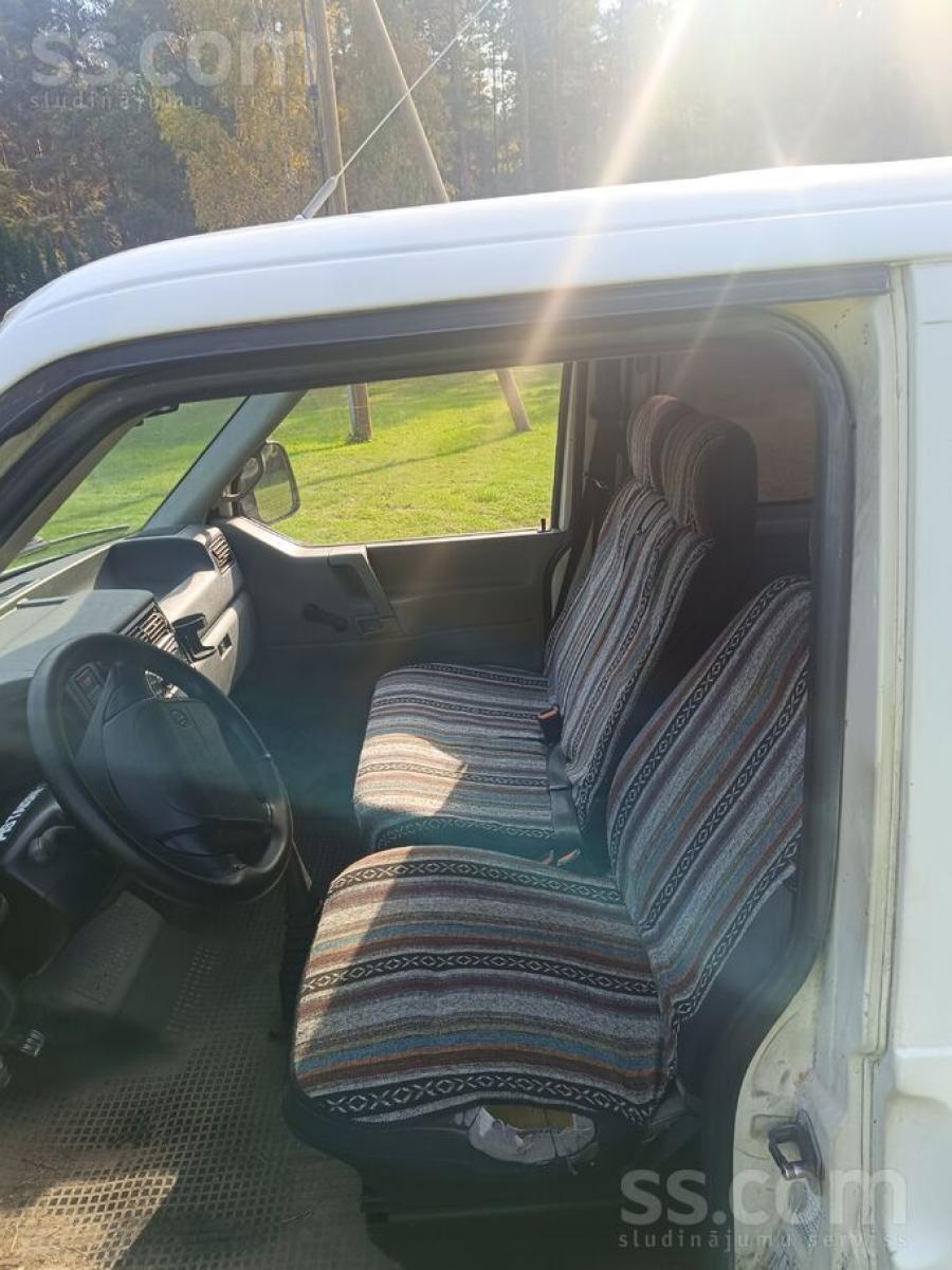 White Volkswagen T4 1998 in Riga, with an engine capacity of 2.50 L and mileage of 400 thousand km for 1400 €, photo 9 on AUTOMOTO.COM.LV