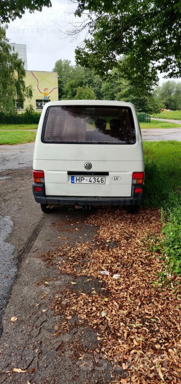 White Volkswagen T4 1999 in Riga, with an engine capacity of 2.40 L and mileage of 240 thousand km for 2000 €, photo 5 on AUTOMOTO.COM.LV