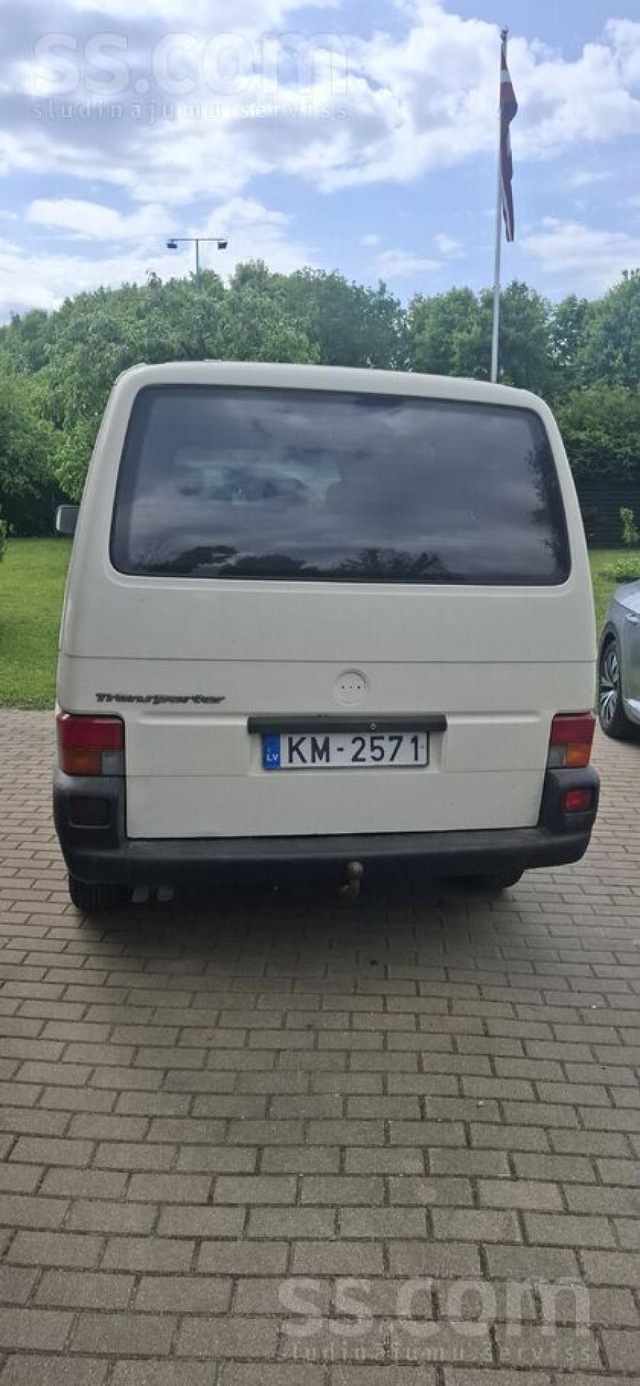 White Volkswagen T4 2000 in Riga, with an engine capacity of 1.90 L and mileage of 316 thousand km for 2850 €, photo 4 on AUTOMOTO.COM.LV