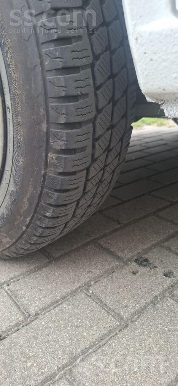 Balts Volkswagen T4 2000 Rīga, ar dzinēja tilpumu 1.90 L un nobraukumu 316 tūkst. km par 2850 €, foto 5 vietnē AUTOMOTO.COM.LV