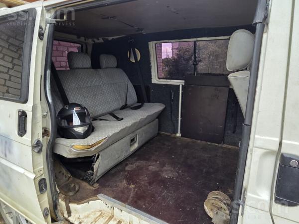 Balts Volkswagen T4 2000 Jēkabpils, ar dzinēja tilpumu 2.50 L un nobraukumu 406 tūkst. km par 2250 €, foto 4 vietnē AUTOMOTO.COM.LV