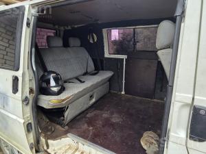 White Volkswagen T4 2000 in Jekabpils, with an engine capacity of 2.50 L and mileage of 406 thousand km for 2250 €, photo 5 on AUTOMOTO.COM.LV