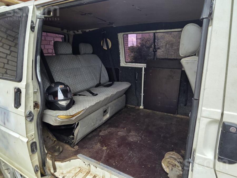 White Volkswagen T4 2000 in Jekabpils, with an engine capacity of 2.50 L and mileage of 406 thousand km for 2250 €, photo 5 on AUTOMOTO.COM.LV
