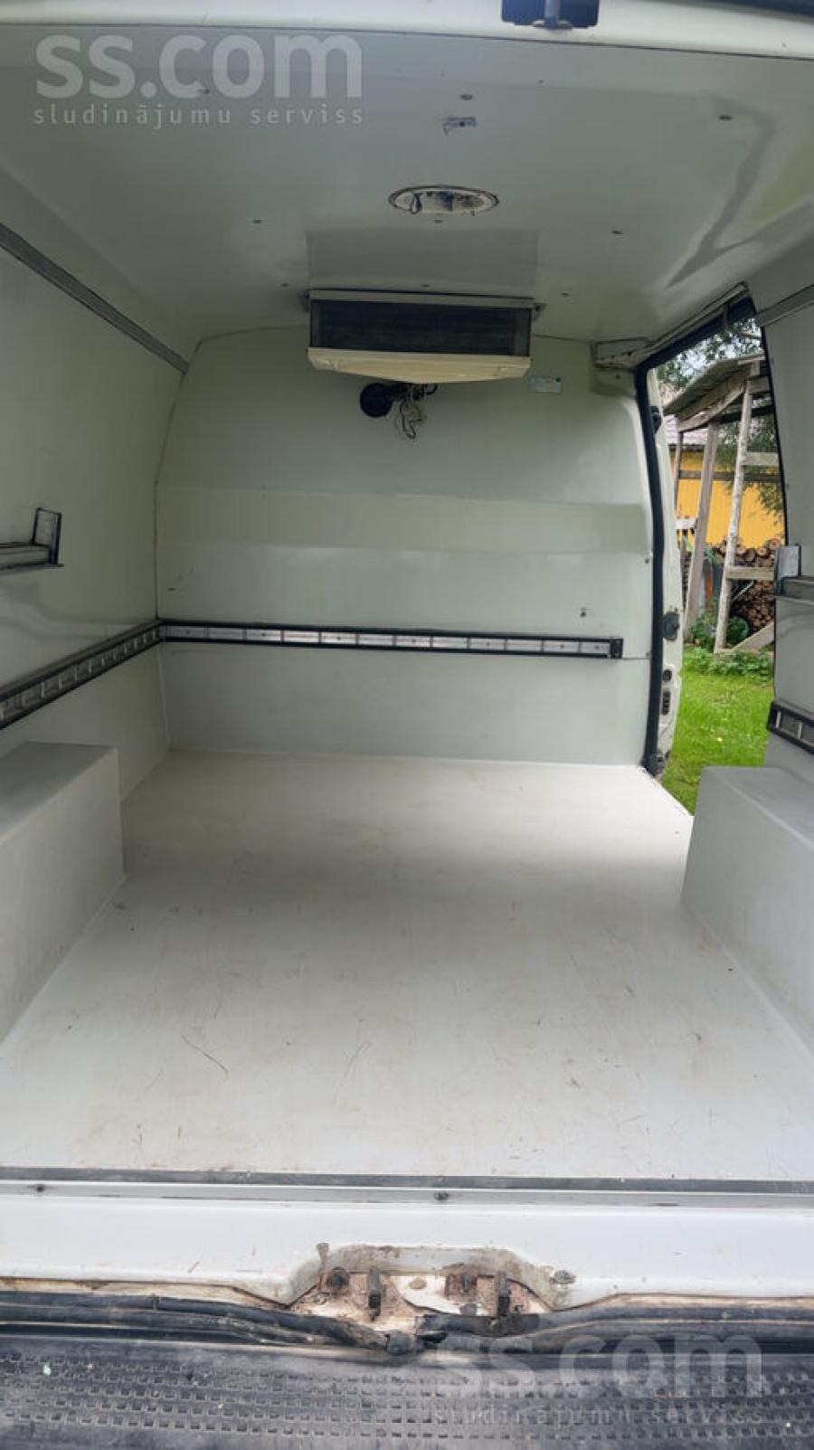 White Volkswagen T4 2000 in Liepaja, with an engine capacity of 2.40 L and mileage of 635 thousand km for 2400 €, photo 4 on AUTOMOTO.COM.LV