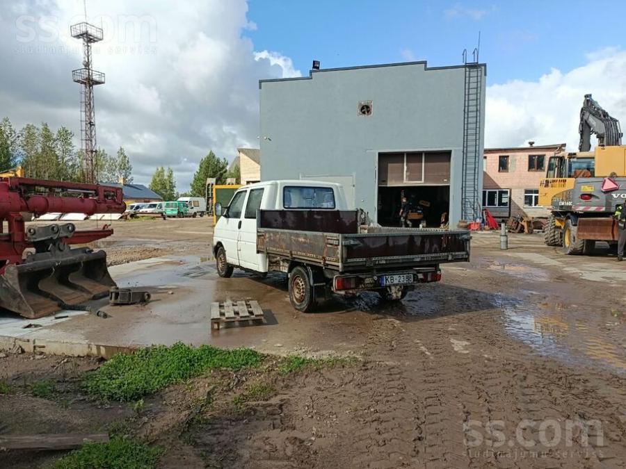 White Volkswagen T4 2000 in Jekabpils, with an engine capacity of 2.50 L and mileage of 479 thousand km for 2000 €, photo 4 on AUTOMOTO.COM.LV