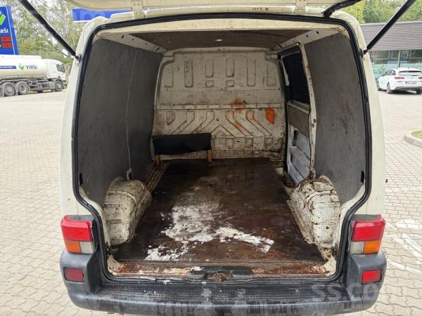 Balts Volkswagen T4 2000 Limbaži, ar dzinēja tilpumu 2.50 L un nobraukumu 352 tūkst. km par 3300 €, foto 5 vietnē AUTOMOTO.COM.LV