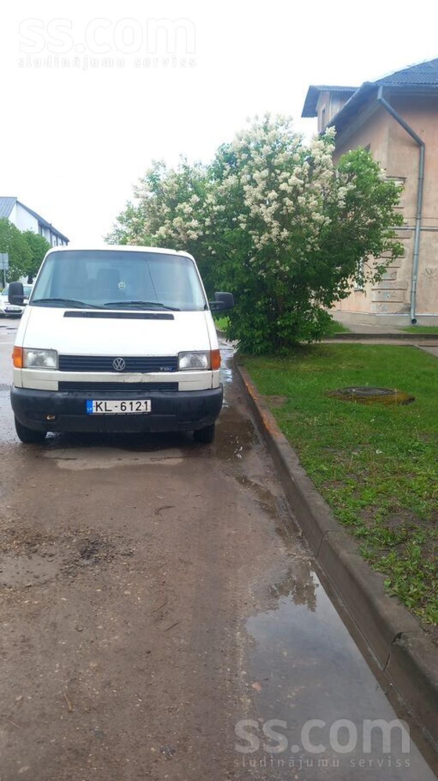 White Volkswagen T4 2001 in Rezekne, with an engine capacity of 2.50 L and mileage of 282 thousand km for 3000 €, photo 1 on AUTOMOTO.COM.LV