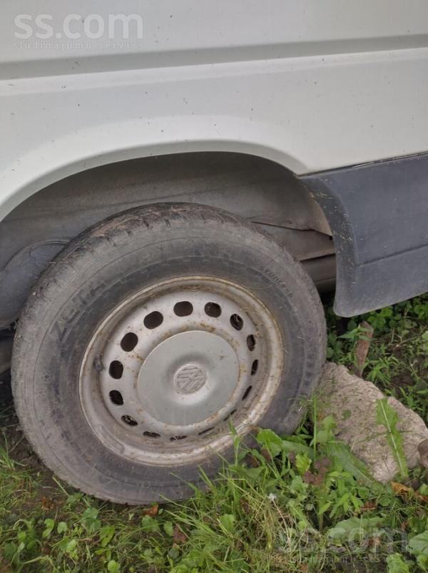 Balts Volkswagen T4 2002 Preiļi, ar dzinēja tilpumu 2.50 L un nobraukumu 203 tūkst. km par 5500 €, foto 4 vietnē AUTOMOTO.COM.LV
