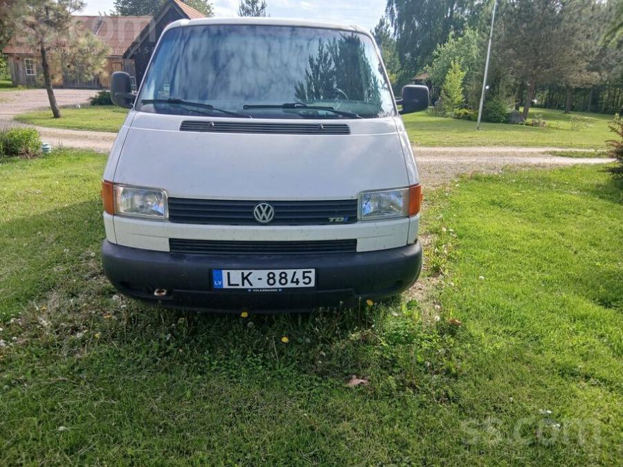 Белый Фольксваген Т4 2002 в Талси, объемом двигателя 2.50 л и пробегом 355 тыс. км за 2500 €, фото 1 на AUTOMOTO.COM.LV
