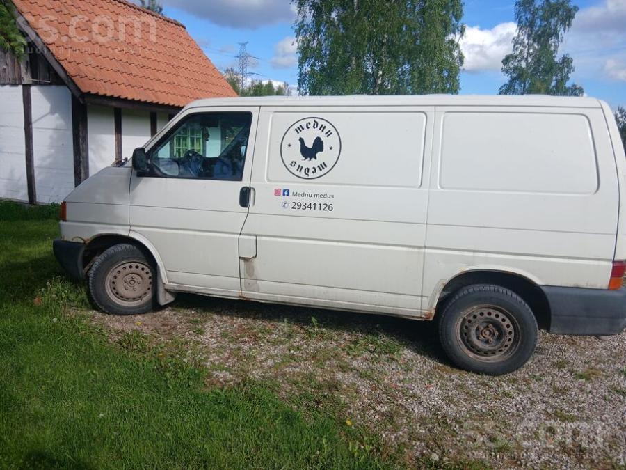 Белый Фольксваген Т4 2002 в Талси, объемом двигателя 2.50 л и пробегом 355 тыс. км за 2500 €, фото 3 на AUTOMOTO.COM.LV