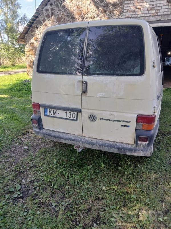 Фольксваген Т4 2002 в Валка на AUTOMOTO.COM.LV Белый Фольксваген Т4 2002 в Валка, объемом двигателя 2.50 л и пробегом 669 тыс. км за 1150 €, фото 5 на AUTOMOTO.COM.LV