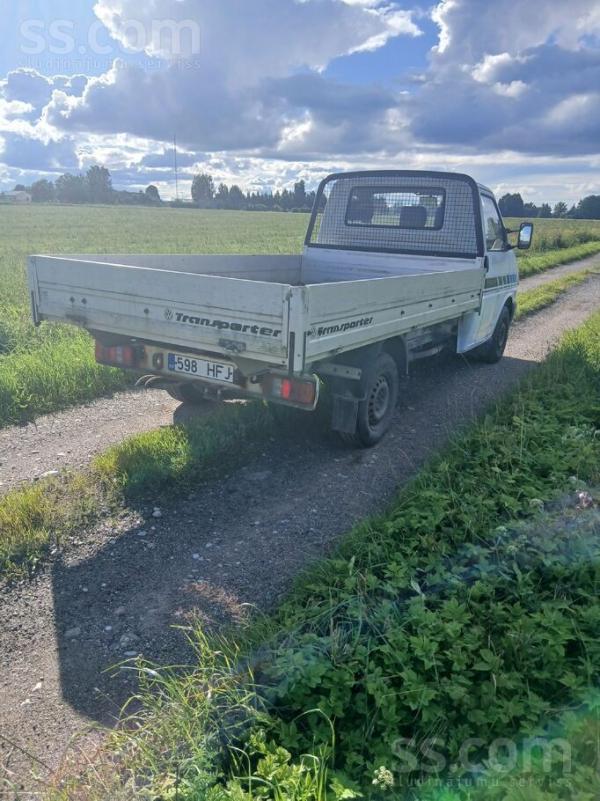 Balts Volkswagen T4 1998 Tallina, ar dzinēja tilpumu 2.40 L un nobraukumu 241 tūkst. km par 2000 €, foto 3 vietnē AUTOMOTO.COM.LV
