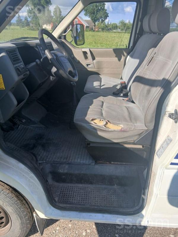 Balts Volkswagen T4 1998 Tallina, ar dzinēja tilpumu 2.40 L un nobraukumu 241 tūkst. km par 2000 €, foto 9 vietnē AUTOMOTO.COM.LV