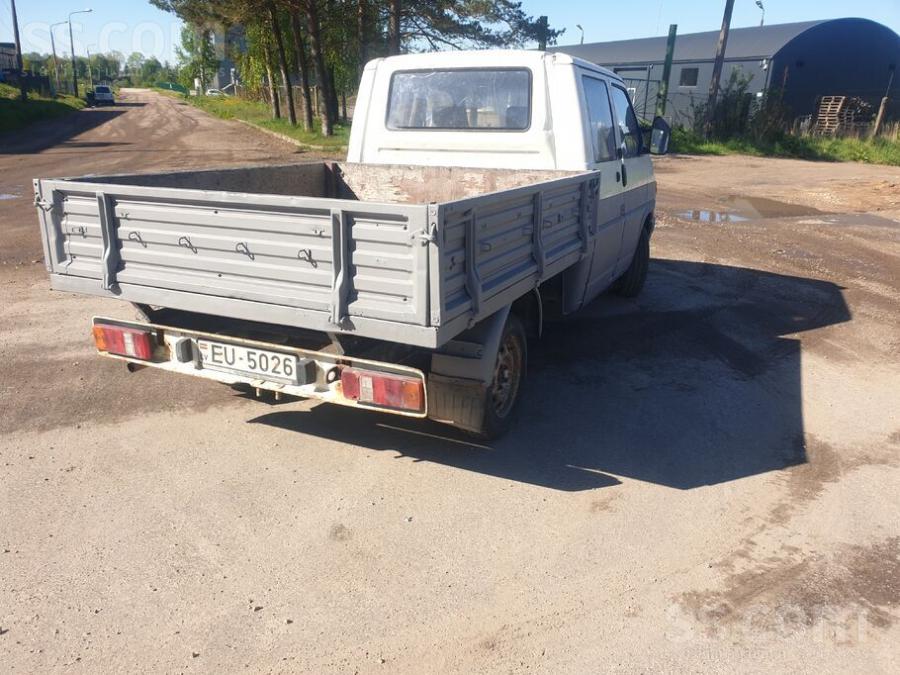 Balts Volkswagen T4 1992 Rēzekne, ar dzinēja tilpumu 1.90 L un nobraukumu 488 tūkst. km par 1600 €, foto 4 vietnē AUTOMOTO.COM.LV