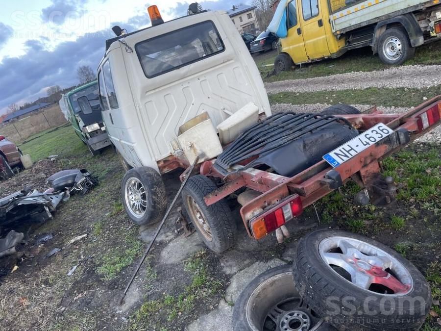 White Volkswagen T4 1994 in Riga, with an engine capacity of 2.50 L and mileage of 221 thousand km for 5000 €, photo 4 on AUTOMOTO.COM.LV