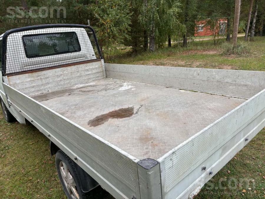White Volkswagen T4 2003 in Tukums, with an engine capacity of 2.50 L and mileage of 242 thousand km for 2600 €, photo 8 on AUTOMOTO.COM.LV
