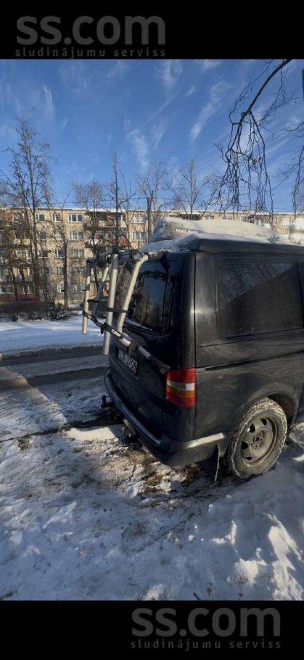 Black Volkswagen T5 2006 in Riga, with an engine capacity of 1.90 L and mileage of 450 thousand km for 6500 €, photo 8 on AUTOMOTO.COM.LV