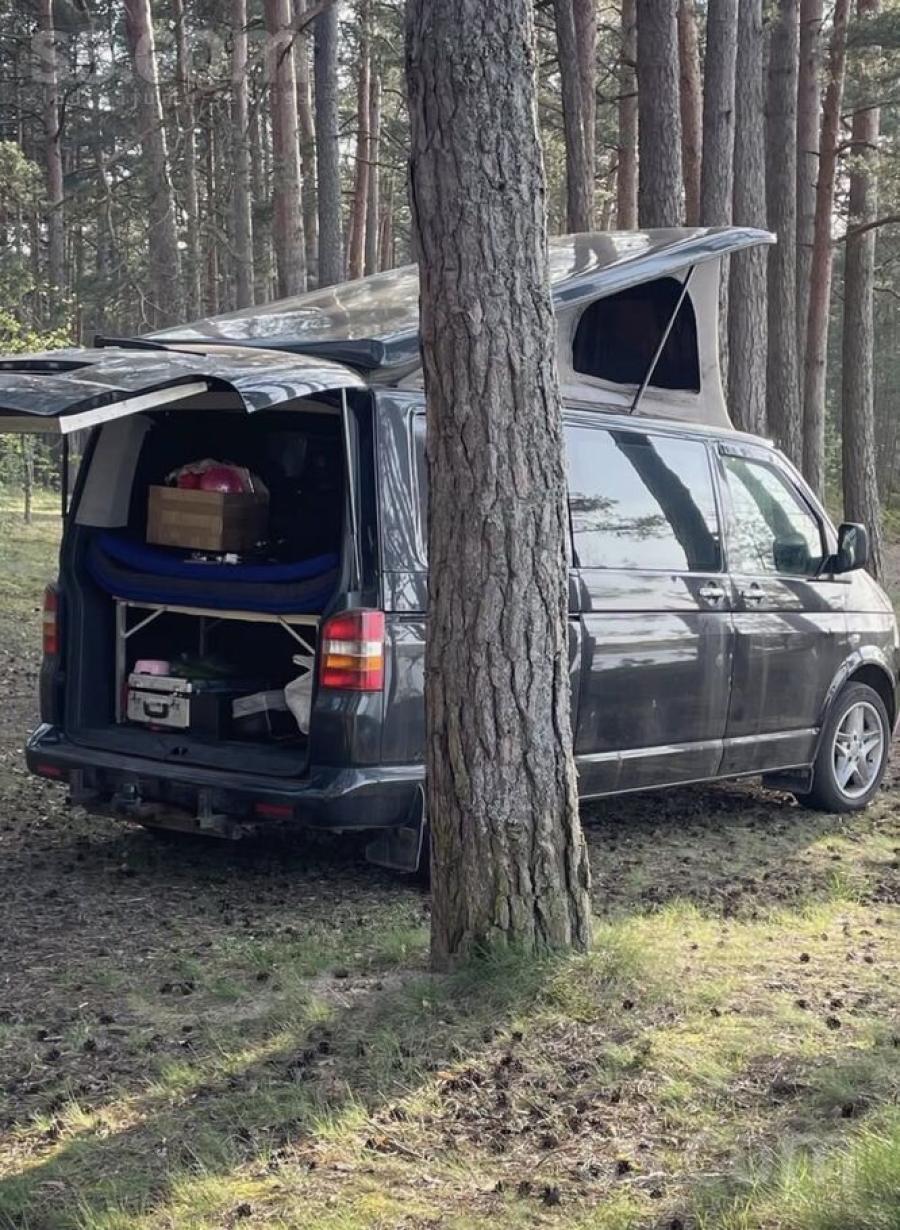 Melns Volkswagen T5 2006 Rīga, ar dzinēja tilpumu 1.90 L un nobraukumu 450 tūkst. km par 6500 €, foto 18 vietnē AUTOMOTO.COM.LV
