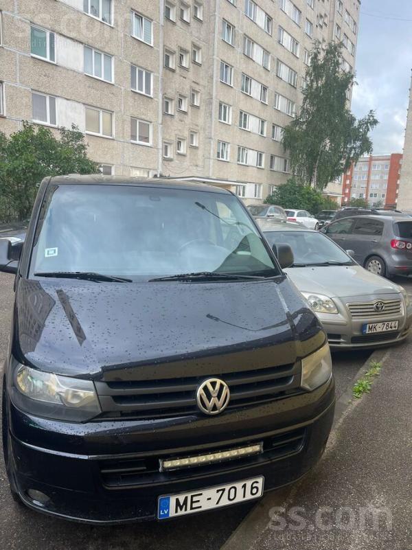 Melns Volkswagen T5 2011 Daugavpils, ar dzinēja tilpumu 2.00 L un nobraukumu 301 tūkst. km par 10600 €, foto 1 vietnē AUTOMOTO.COM.LV