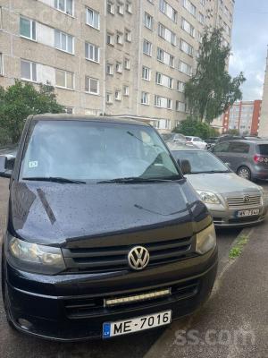 Черный Фольксваген Т5 2011 в Даугавпилс, объемом двигателя 2.00 л и пробегом 301 тыс. км за 10600 €, фото  на AUTOMOTO.COM.LV