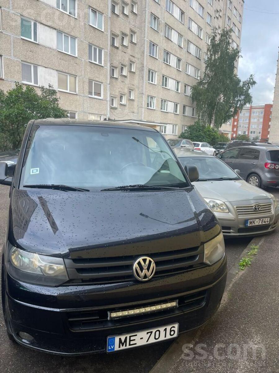 Melns Volkswagen T5 2011 Daugavpils, ar dzinēja tilpumu 2.00 L un nobraukumu 301 tūkst. km par 10600 €, foto 1 vietnē AUTOMOTO.COM.LV
