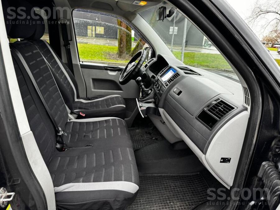 Melns Volkswagen T5 2012 Rīga, ar dzinēja tilpumu 2.00 L un nobraukumu 358 tūkst. km par 10900 €, foto 3 vietnē AUTOMOTO.COM.LV