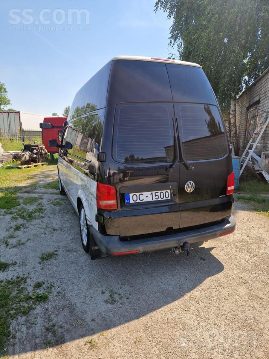 Black Volkswagen T5 2014 in Riga, with an engine capacity of 2.00 L and mileage of 293 thousand km for 12200 €, photo 5 on AUTOMOTO.COM.LV