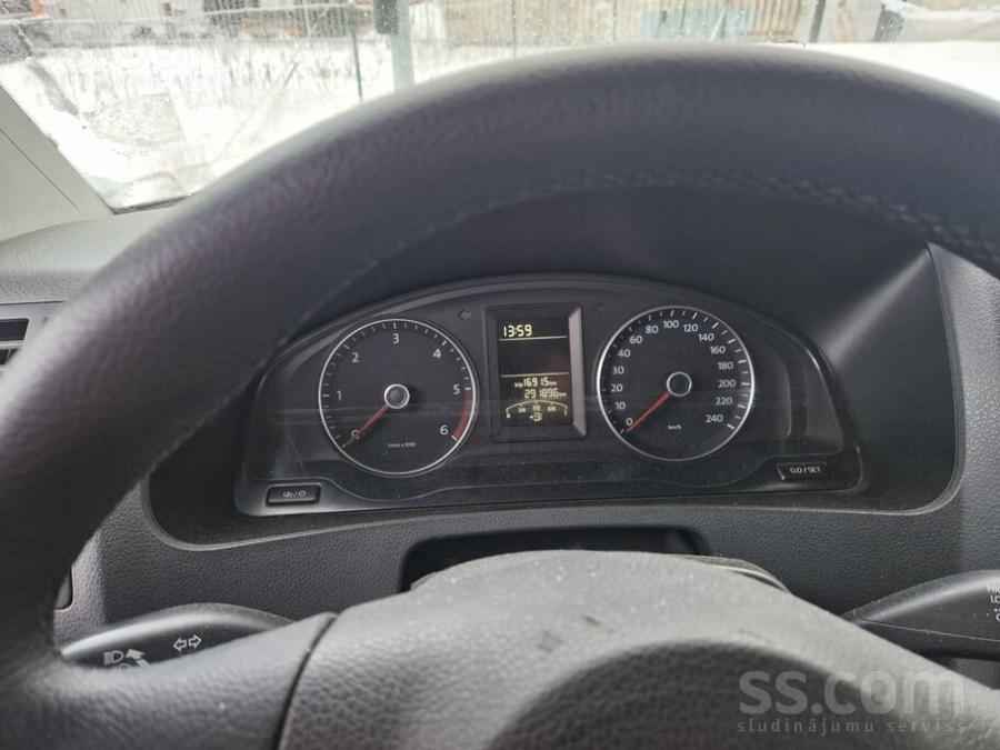 Black Volkswagen T5 2014 in Riga, with an engine capacity of 2.00 L and mileage of 293 thousand km for 12200 €, photo 12 on AUTOMOTO.COM.LV