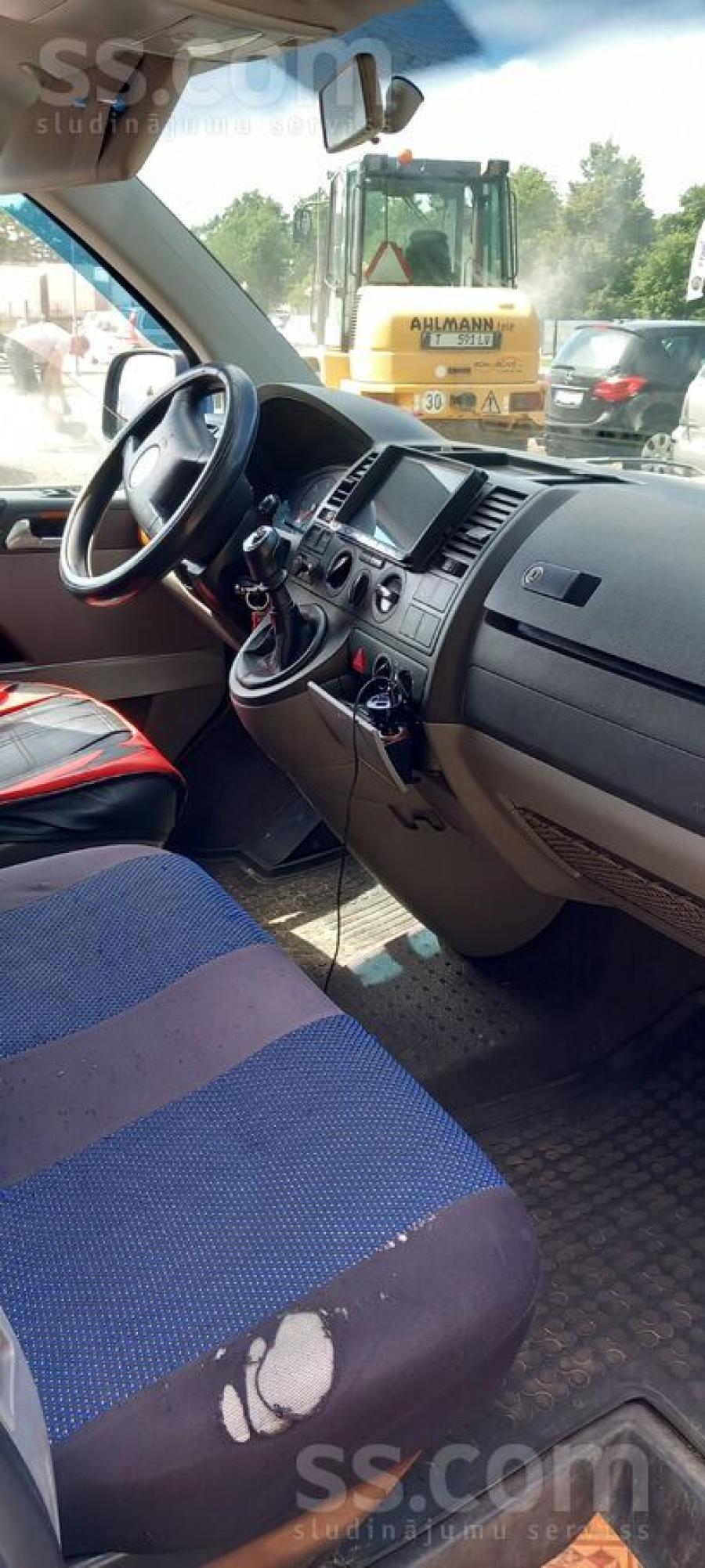 Blue Volkswagen T5 2004 in Cesis, with an engine capacity of 1.90 L and mileage of 371 thousand km for 4700 €, photo 6 on AUTOMOTO.COM.LV