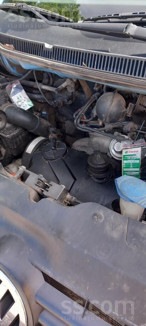 Blue Volkswagen T5 2004 in Cesis, with an engine capacity of 1.90 L and mileage of 371 thousand km for 4700 €, photo 8 on AUTOMOTO.COM.LV