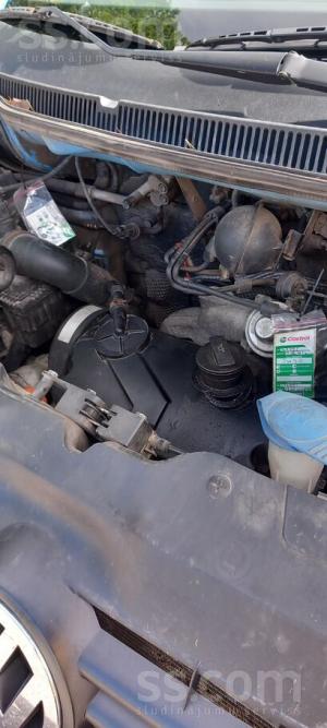 Blue Volkswagen T5 2004 in Cesis, with an engine capacity of 1.90 L and mileage of 371 thousand km for 4700 €, photo 9 on AUTOMOTO.COM.LV
