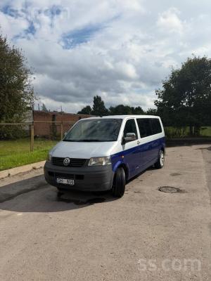 Zils Volkswagen T5 2004 Rīga, ar dzinēja tilpumu 2.50 L un nobraukumu 250 tūkst. km par 5600 €, foto  vietnē AUTOMOTO.COM.LV