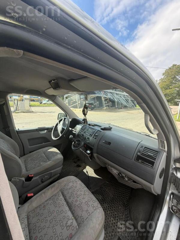 Zils Volkswagen T5 2004 Rīga, ar dzinēja tilpumu 2.50 L un nobraukumu 250 tūkst. km par 5600 €, foto 6 vietnē AUTOMOTO.COM.LV
