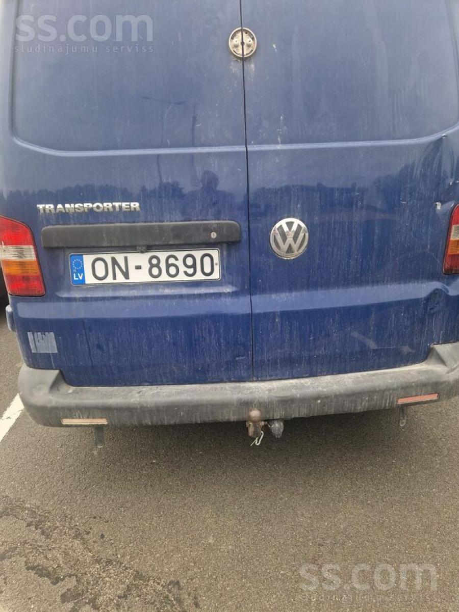 Blue Volkswagen T5 2005 in Valmiera, with an engine capacity of 1.90 L and mileage of 313 thousand km for 3300 €, photo 3 on AUTOMOTO.COM.LV