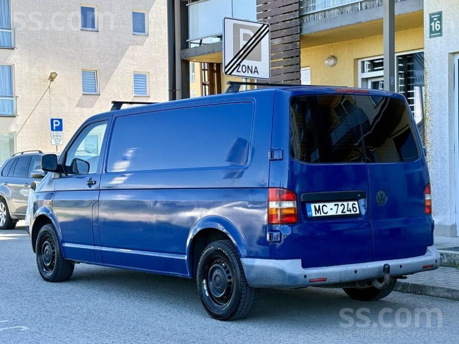 Zils Volkswagen T5 2006 Rīga, ar dzinēja tilpumu 2.50 L un nobraukumu 390 tūkst. km par 1950 €, foto 5 vietnē AUTOMOTO.COM.LV