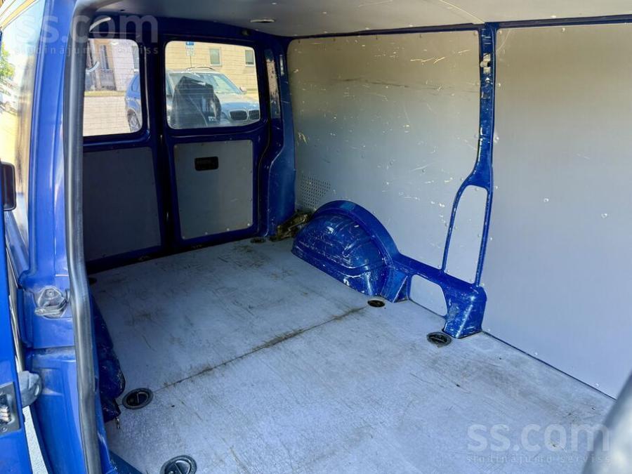 Zils Volkswagen T5 2006 Rīga, ar dzinēja tilpumu 2.50 L un nobraukumu 390 tūkst. km par 1950 €, foto 11 vietnē AUTOMOTO.COM.LV