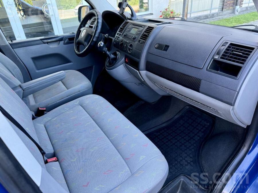 Zils Volkswagen T5 2006 Rīga, ar dzinēja tilpumu 2.50 L un nobraukumu 390 tūkst. km par 1950 €, foto 13 vietnē AUTOMOTO.COM.LV