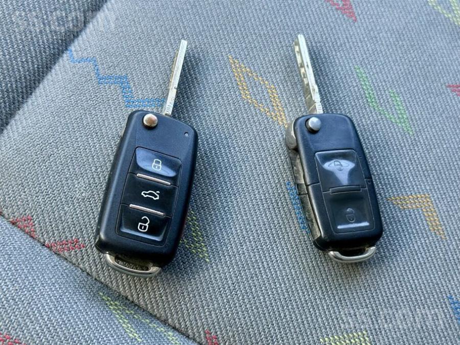 Zils Volkswagen T5 2006 Rīga, ar dzinēja tilpumu 2.50 L un nobraukumu 390 tūkst. km par 1950 €, foto 15 vietnē AUTOMOTO.COM.LV