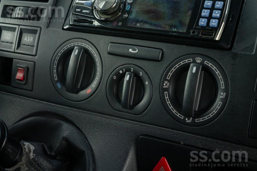Blue Volkswagen T5 2006 in Jelgava, with an engine capacity of 2.50 L and mileage of 337 thousand km for 3750 €, photo 10 on AUTOMOTO.COM.LV