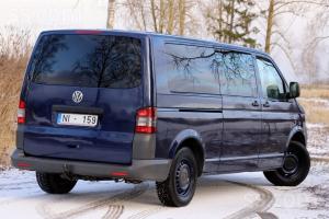 Zils Volkswagen T5 2007 Tukums, ar dzinēja tilpumu 2.50 L un nobraukumu 355 tūkst. km par 6250 €, foto 2 vietnē AUTOMOTO.COM.LV