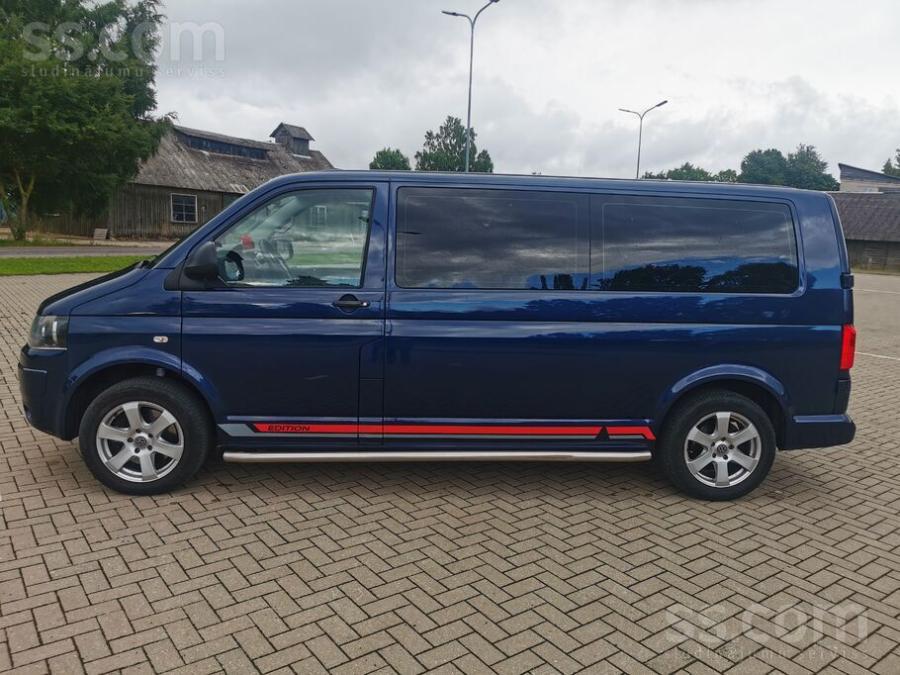 Zils Volkswagen T5 2011 Cēsis, ar dzinēja tilpumu 2.00 L un nobraukumu 350 tūkst. km par 9500 €, foto 1 vietnē AUTOMOTO.COM.LV