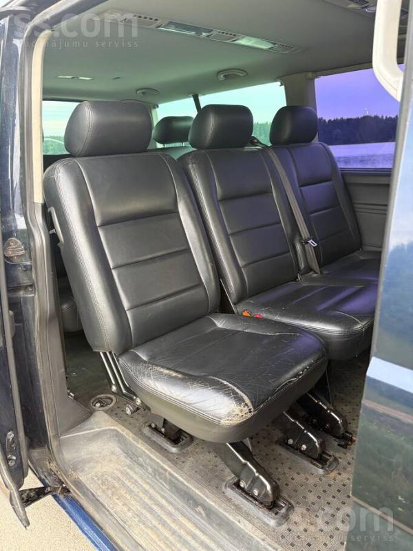 Blue Volkswagen T5 2011 in Riga, with an engine capacity of 2.00 L and mileage of 500 thousand km for 4900 €, photo 5 on AUTOMOTO.COM.LV