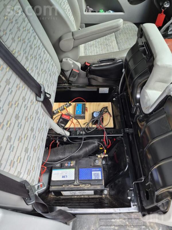 Zils Volkswagen T5 2013 Rīga, ar dzinēja tilpumu 2.00 L un nobraukumu 250 tūkst. km par 10500 €, foto 7 vietnē AUTOMOTO.COM.LV