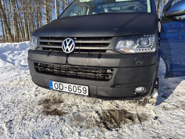 Zils Volkswagen T5 2013 Rīga, ar dzinēja tilpumu 2.00 L un nobraukumu 250 tūkst. km par 10500 €, foto 3 vietnē AUTOMOTO.COM.LV