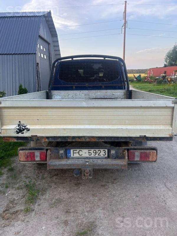 Blue Volkswagen T5 2005 in Dobele, with an engine capacity of 1.90 L and mileage of 640 thousand km for 1850 €, photo 3 on AUTOMOTO.COM.LV