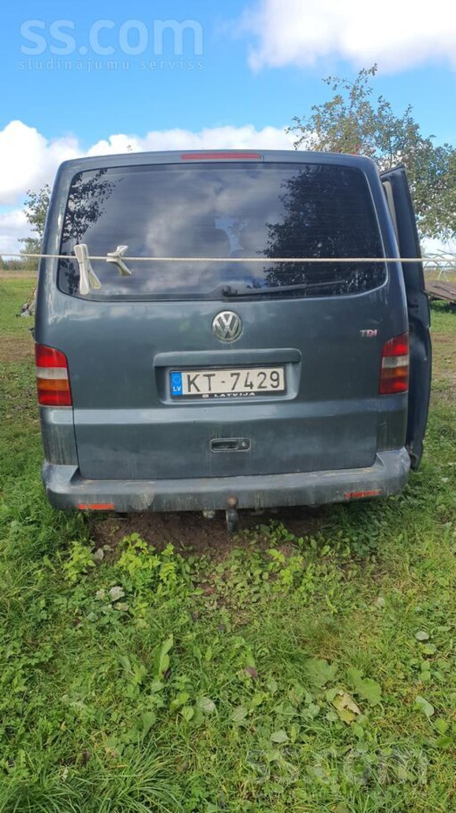 Green Volkswagen T5 2004 in Daugavpils, with an engine capacity of 2.50 L and mileage of 442 thousand km for 1050 €, photo 6 on AUTOMOTO.COM.LV
